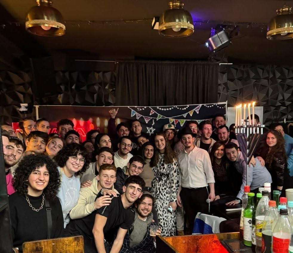 הרשמה מסיבת חנוכה לצעירים- 2024 • בית חב"ד ברלין לישראלים